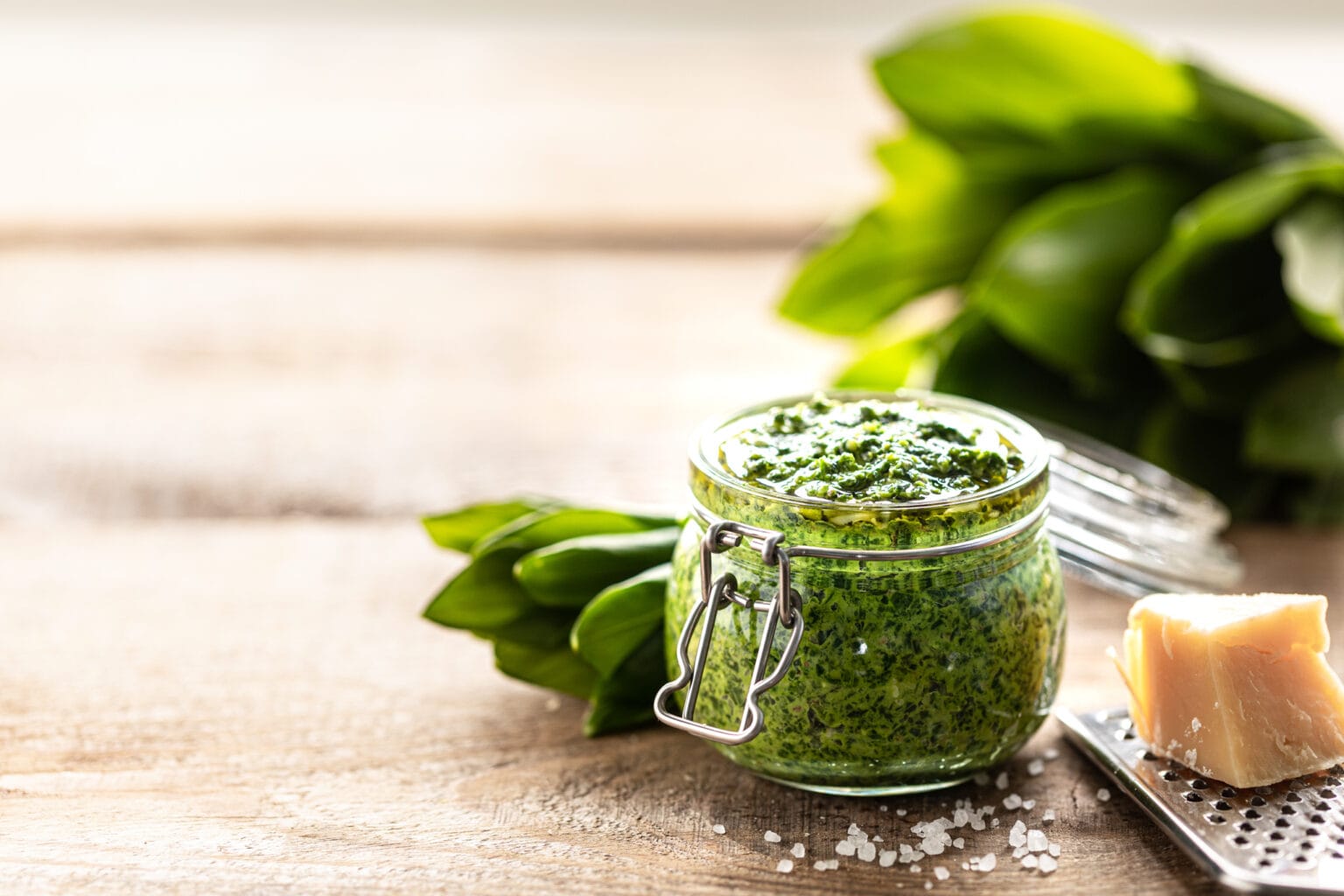 Basil Pesto - The Modern Cookbook 🌿